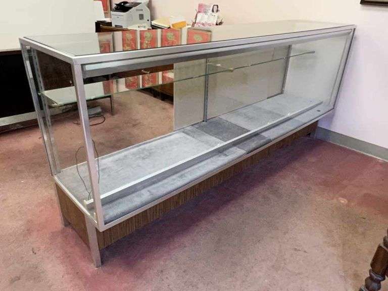 Lighted Retail Display Case - Auctions ASAP