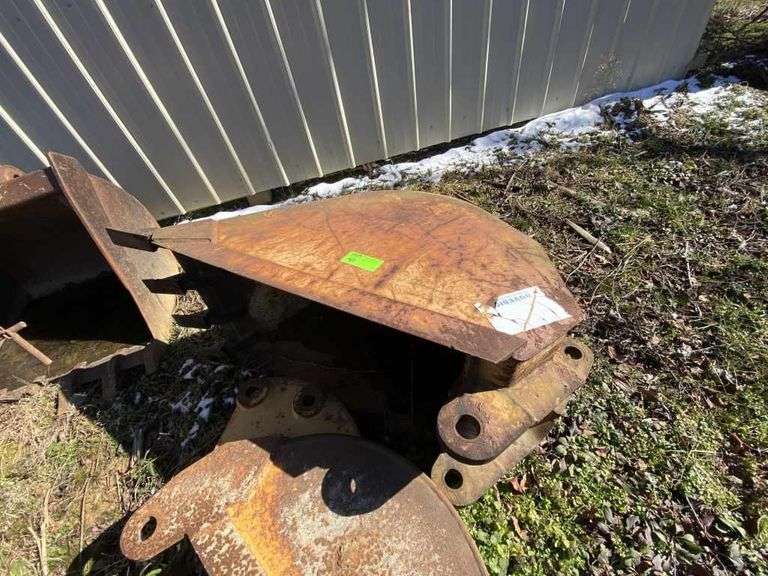 24" Backhoe Bucket - Auctions ASAP
