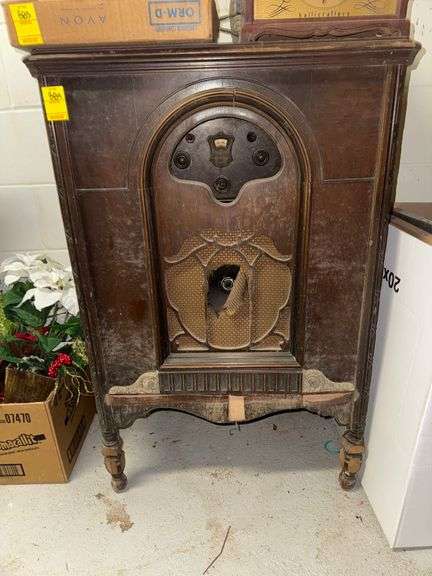 Antique Radio (damaged) 26 x 15 x 38 - Auction Solutions, Inc ...