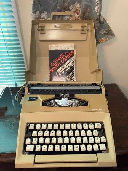 Courier Typewriter by Smith-Corona - Auction Solutions, Inc ...