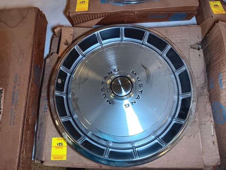 1971-1973 14" Ford Mustang Hubcap - Auction Solutions, Inc ...