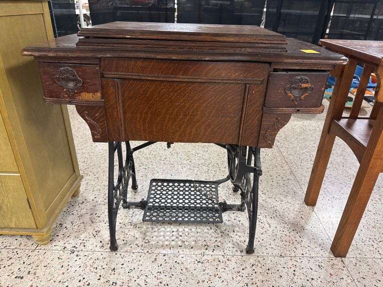 White Rotary Sewing Table with Machine 34 x 29 x 18 - Auction Solutions ...