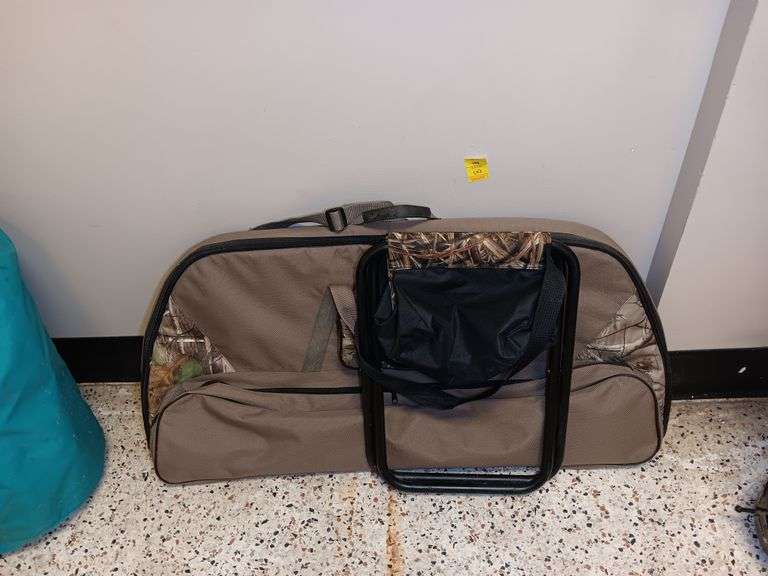 Tarantula Soft Sided Bow Case and Folding Stool - Auction Solutions ...