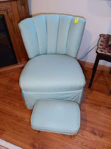 Reading Chair on Wheels with Matching Foot Stool - Auction Solutions ...