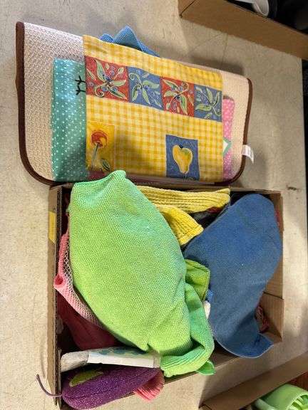 Assorted Kitchen Linens and Drying Mats - Auction Solutions, Inc ...