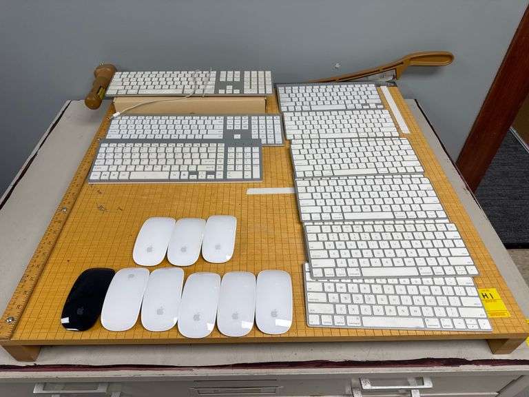 (9) Apple iMac Short Wireless Keyboards, (4) Apple iMac Standard ...