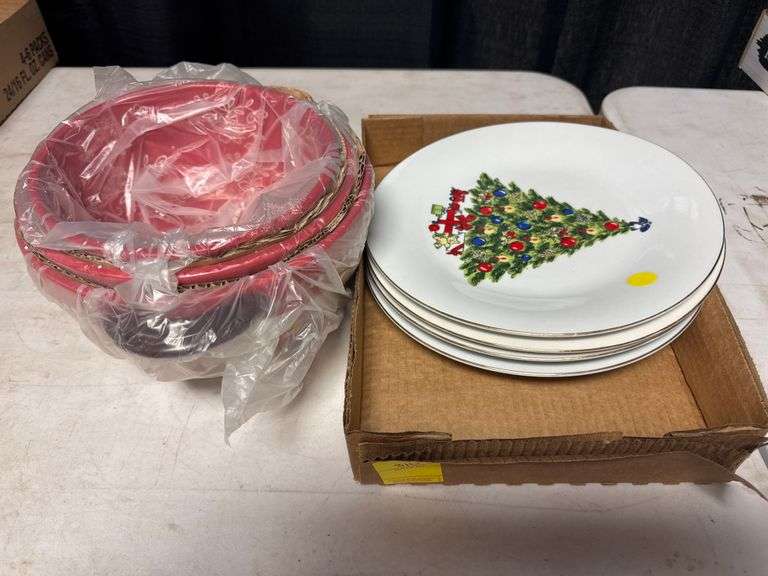 Christmas Dishes and Temp-Tations Ceramic Bowl Set - Auction Solutions ...
