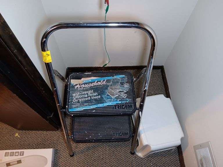 (2) Step Stools - Auction Solutions, Inc - Celebrating 25 Years