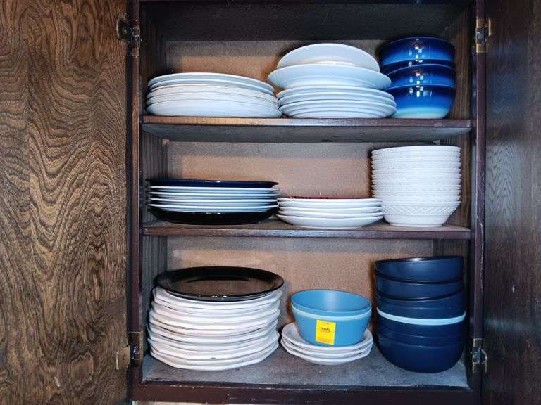 Assorted Plates and Bowls - Auction Solutions, Inc - Celebrating 25 Years