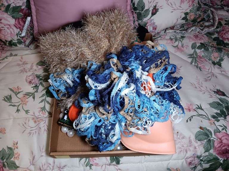 Costume Accessories - Auction Solutions, Inc - Celebrating 25 Years