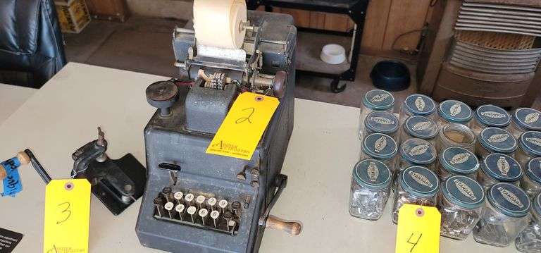 Vintage Manual Crank Adding Machine - Assiter Auctioneers