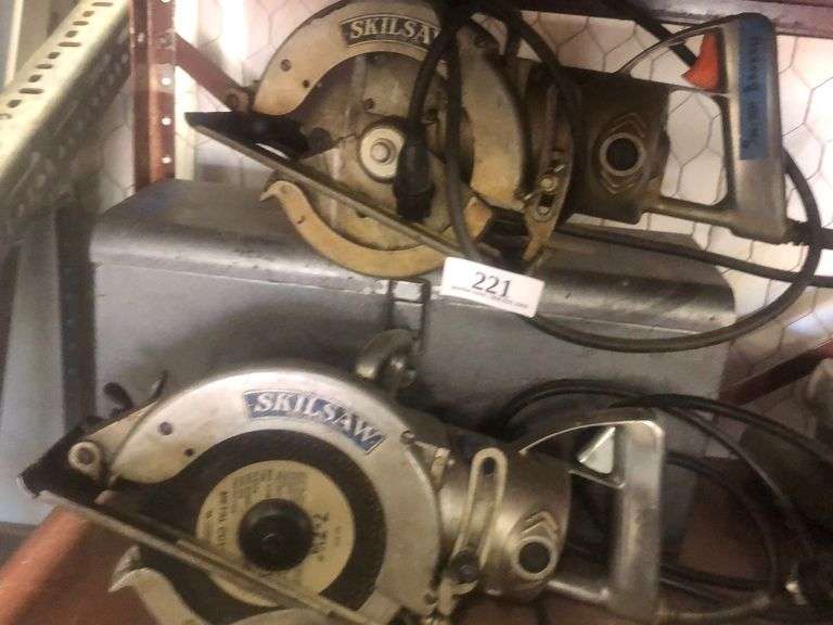 (2) Model 77 Skil Saws w/Box "Switch Broken" - Assiter Auctioneers