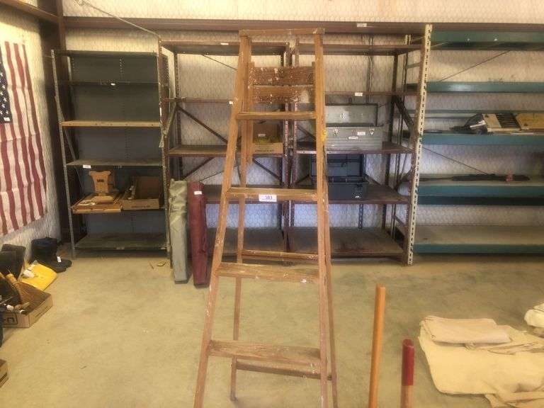 6ft Wood Step Ladder - Assiter Auctioneers