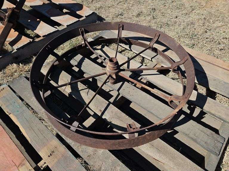 Antique 30" Flat Spoke Wagon Wheel With Hub - Assiter Auctioneers