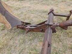 4-Row Middle Buster / Lister Plow Attachment - Assiter Auctioneers