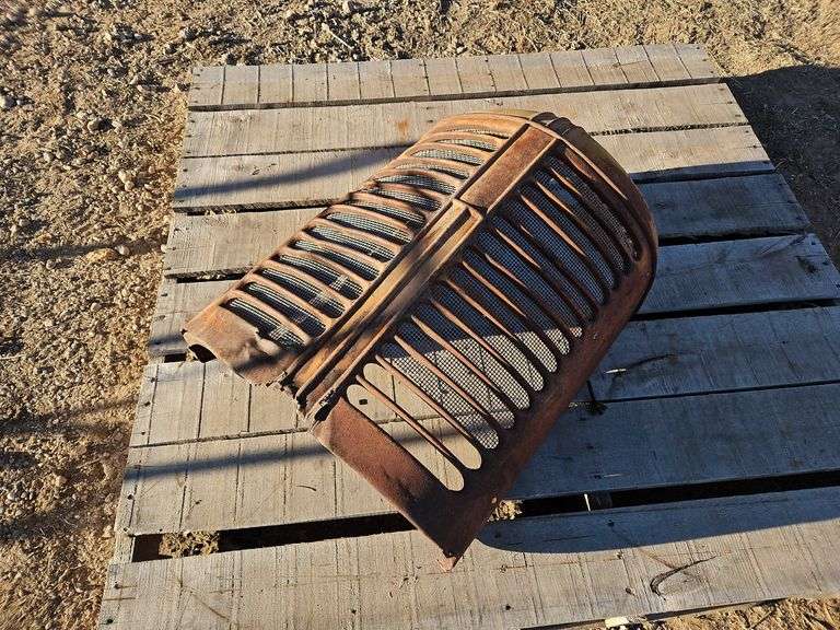 Vintage Tractor Grill - Assiter Auctioneers