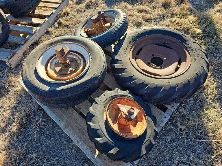 (5) Assorted Tores With Rims - Carlisle, B.F. Goodrich, Co-Op & Cheng Shin - Assiter Auctioneers