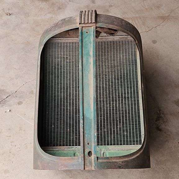 88 Oliver Young Radiator w/Shrouds - Assiter Auctioneers