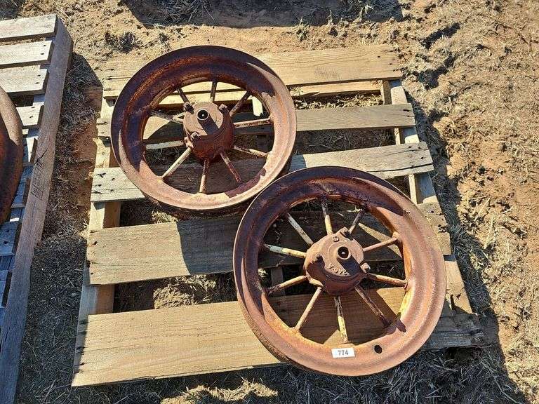 (2) 16" John Deere Round Spoke Steel Wheels With Hubs - Assiter Auctioneers