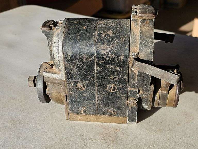 Robert Bosch Magneto, Model: ZU4, SN: 3144373 - Assiter Auctioneers