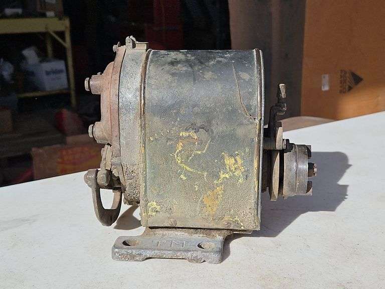 K-W Magneto, Model: T, SN: 0137578, - Assiter Auctioneers