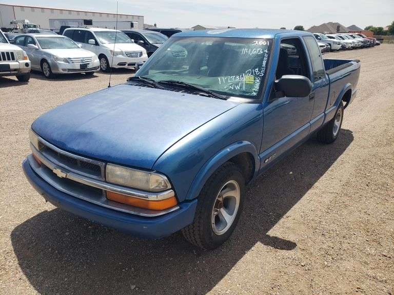 2001 Chevrolet S10 Base Extended Cab 2D - Assiter Auctioneers
