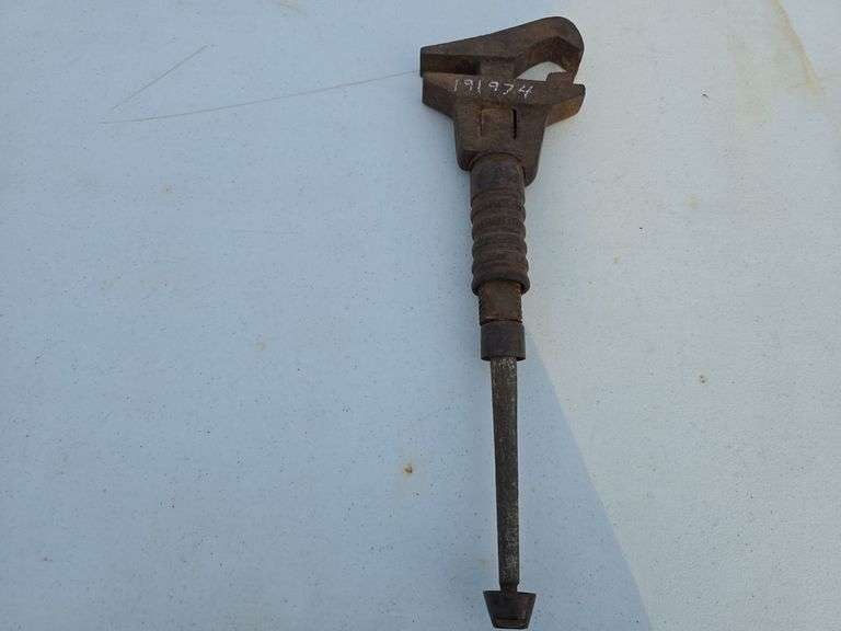 Antique Large 19" Combination Monkey/ Pipe Wrench - Assiter Auctioneers
