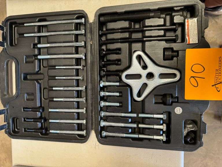 Bolt-Type Wheel Puller Set - Assiter Auctioneers