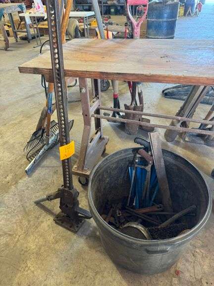 Jack Stand; Hack saw & blades; misc - Assiter Auctioneers