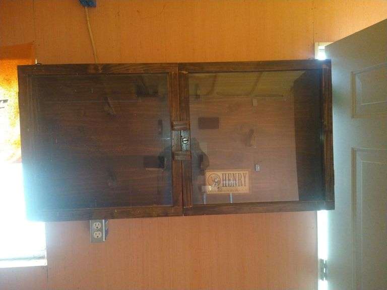 Wood Henry Rifle Display - Assiter Auctioneers