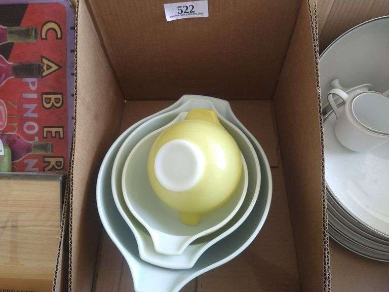 4pc Pyrex Bowl Set - Assiter Auctioneers