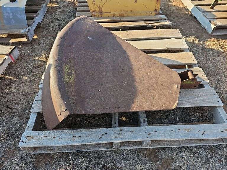 Tractor Fender - Assiter Auctioneers