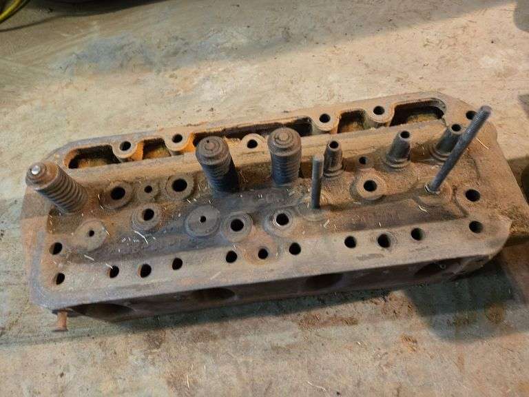 International Harvester Head 414DA - Assiter Auctioneers