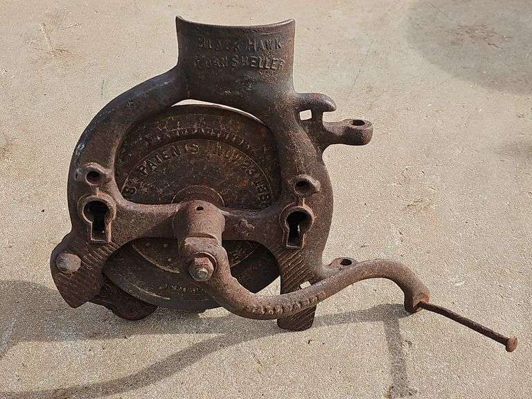 Antique Cast Iron Black Hawk Corn Sheller - Assiter Auctioneers