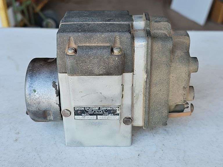 Edison-Splitdorf Magneto, SN: F 4571, Type: RM 03206 P, - Assiter ...