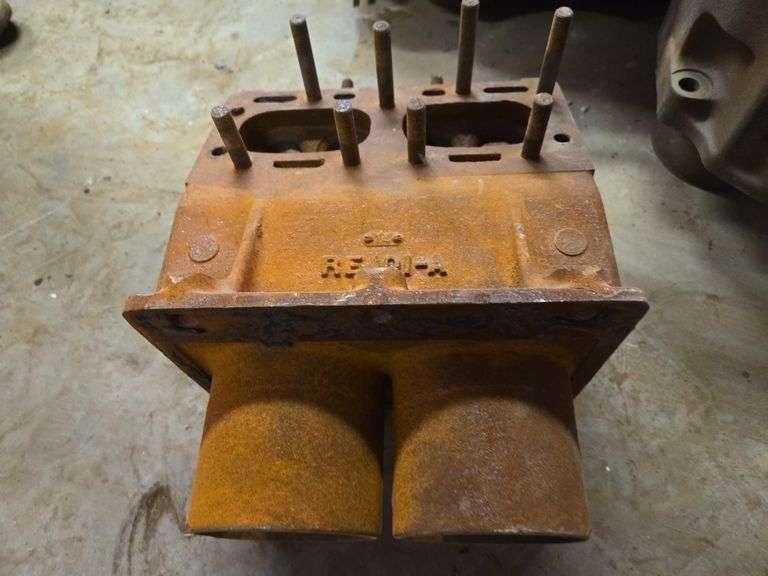 Minneapolis Moline 2 Cylinder Jug/Head RE101-A - Assiter Auctioneers