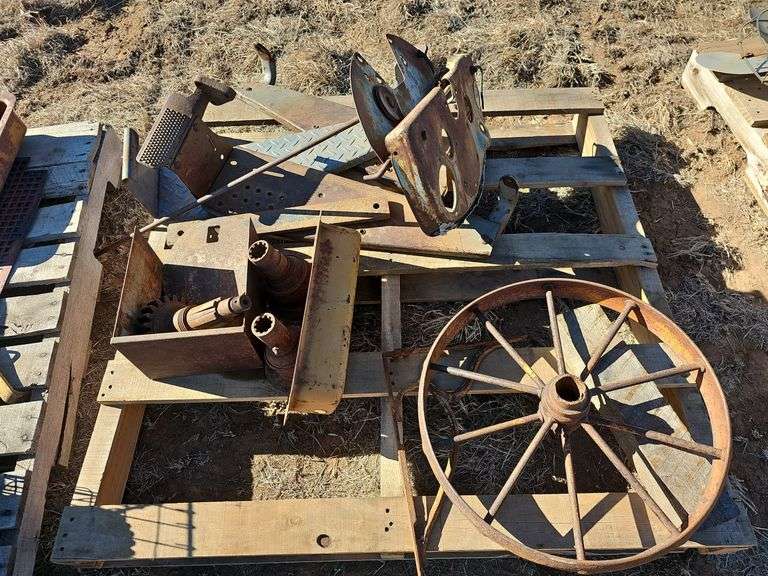 Assorted Tractor Parts - Footboard, Gears, - Assiter Auctioneers