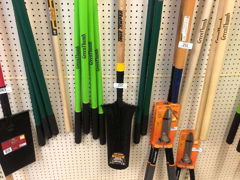 True Temper Drain Spade - Assiter Auctioneers