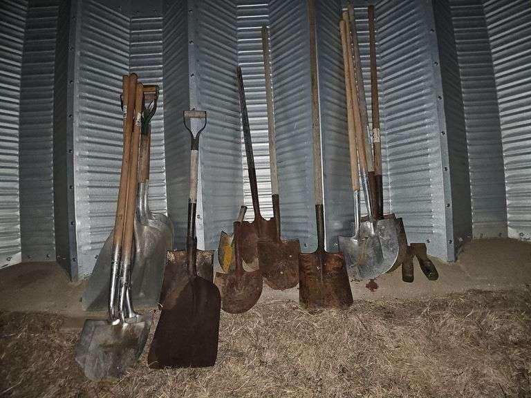 Assorted Shovels - Assiter Auctioneers