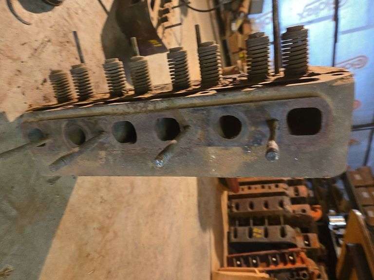 International Harvester Head 414DA - Assiter Auctioneers