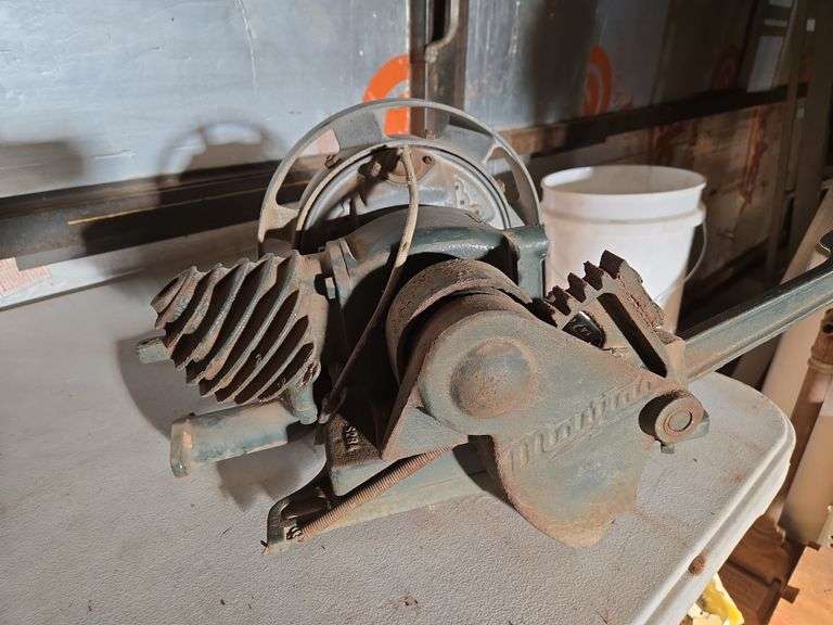 Vintage Maytag Engine - Assiter Auctioneers