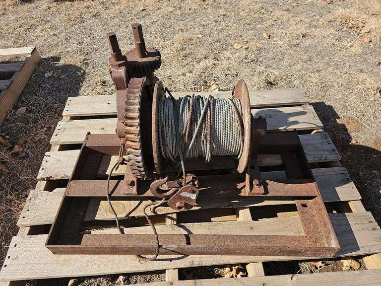 Sasgen Derrick Co. Hoist - Assiter Auctioneers