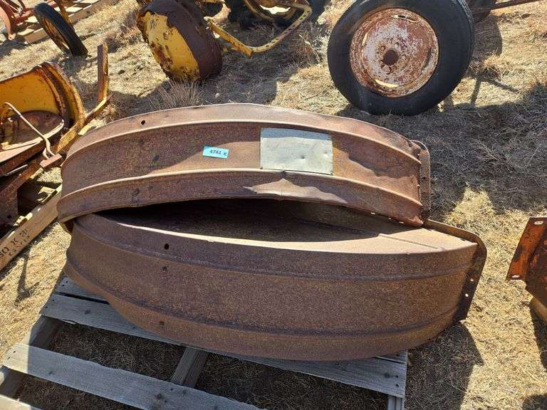 (2)Tractor Fenders - Assiter Auctioneers