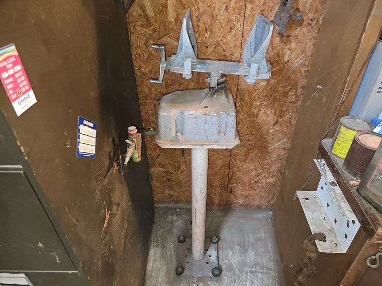 Cyclone Pneumatic Paint Can Shaker, Model: M-232, SN: 009391 - Assiter ...