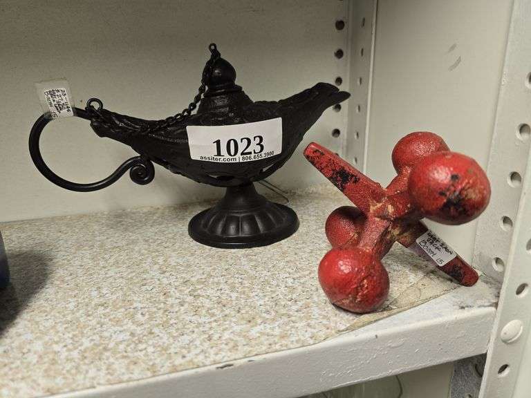 Vintage Cast Iron Genie Lamp & Jack - Assiter Auctioneers