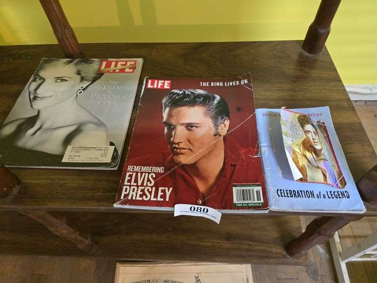 (2) Elvis Magazines incl. "Life The Year in Pictures" 1997 - Assiter ...