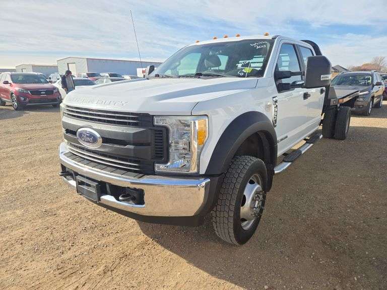 2017 Ford F550 Super Duty Crew Cab Chassis - Assiter Auctioneers