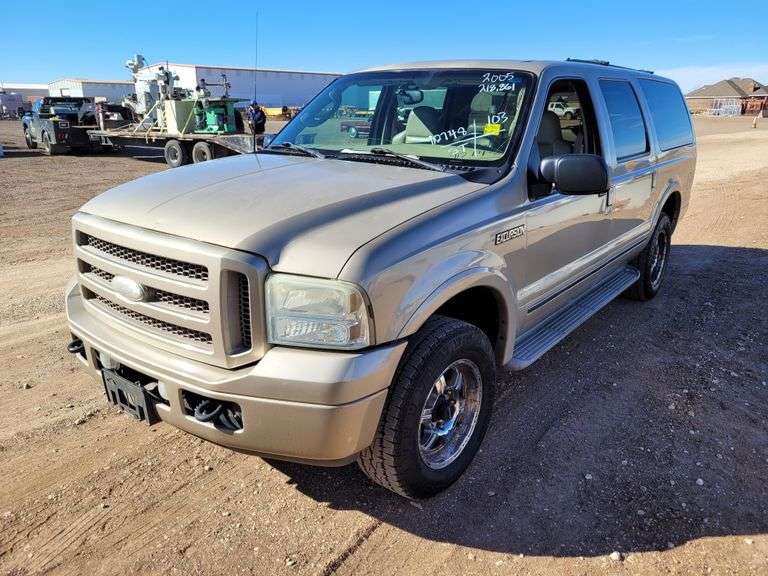 2005 Ford Excursion Limited SUV 4D - Assiter Auctioneers
