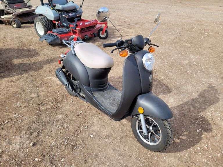 2019 Zhejiang JL50QT-14 Scooter - Assiter Auctioneers