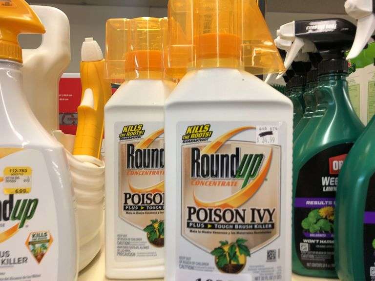 (2) Round Up Poison Ivy Plus Concentrate 32oz - Assiter Auctioneers